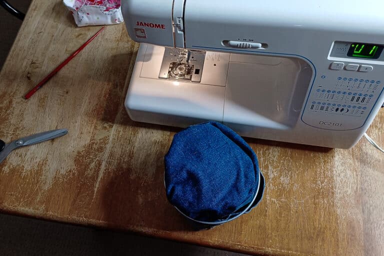 Cute and Easy Upcycled Peg Bucket From Old Jeans