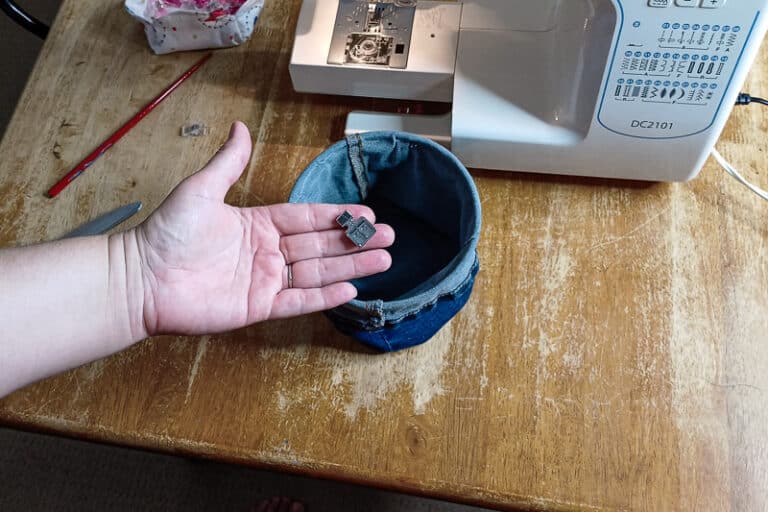 Cute and Easy Upcycled Peg Bucket From Old Jeans