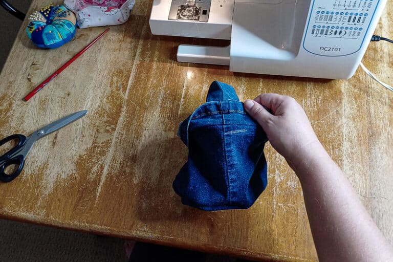 Cute and Easy Upcycled Peg Bucket From Old Jeans