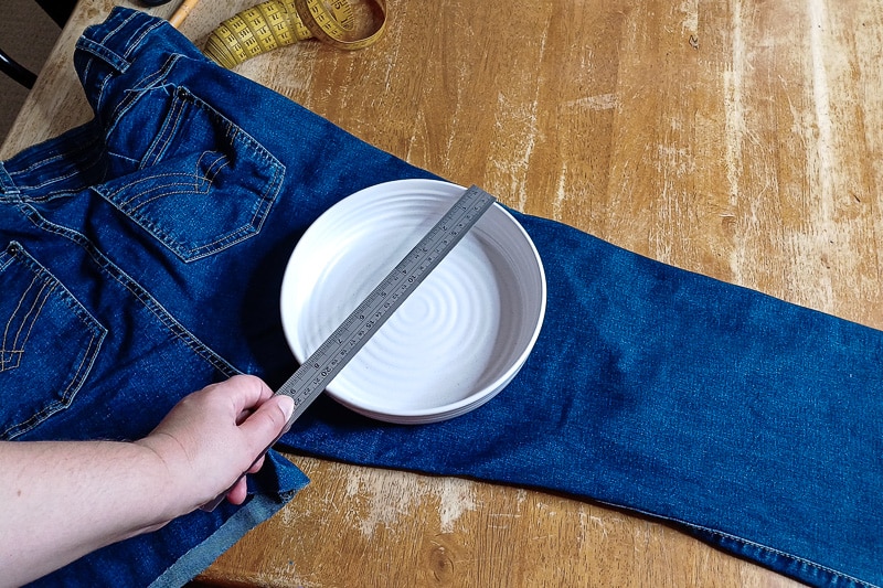 Cute and Easy Upcycled Peg Bucket From Old Jeans